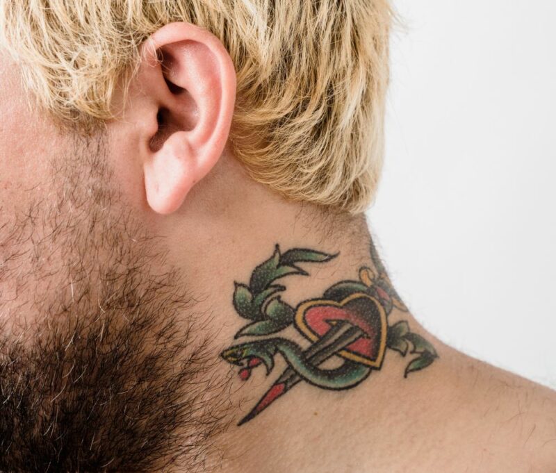 Tatouage cou : des idées pour s'inspirer
